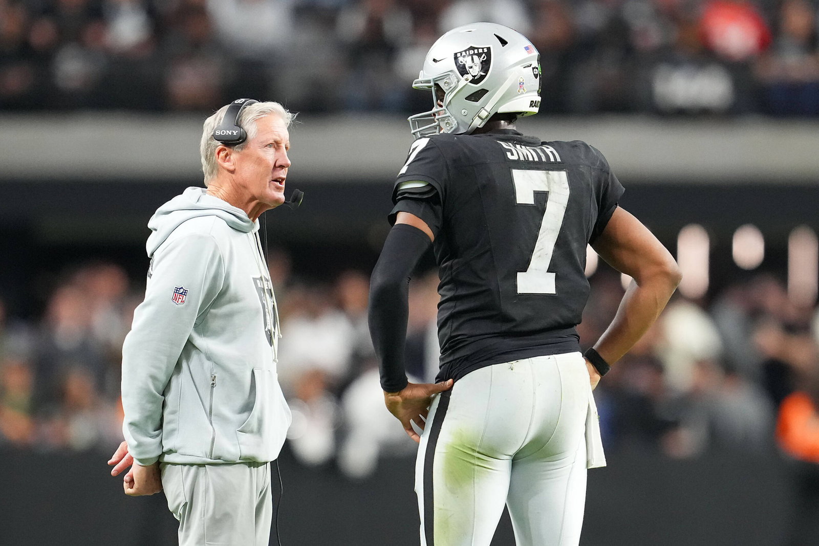 Raiders Owner Sets Sight on Fernando Mendoza as Geno Smith’s Future in ...
