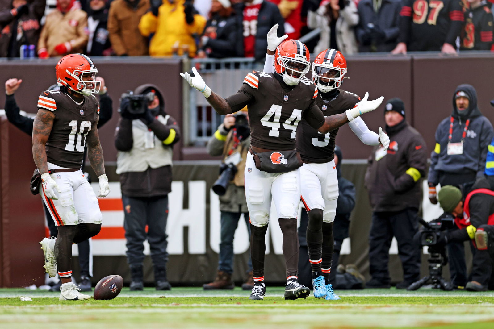 Harold Fannin Jr. Joins Elite Group of Rookie Tight Ends ...