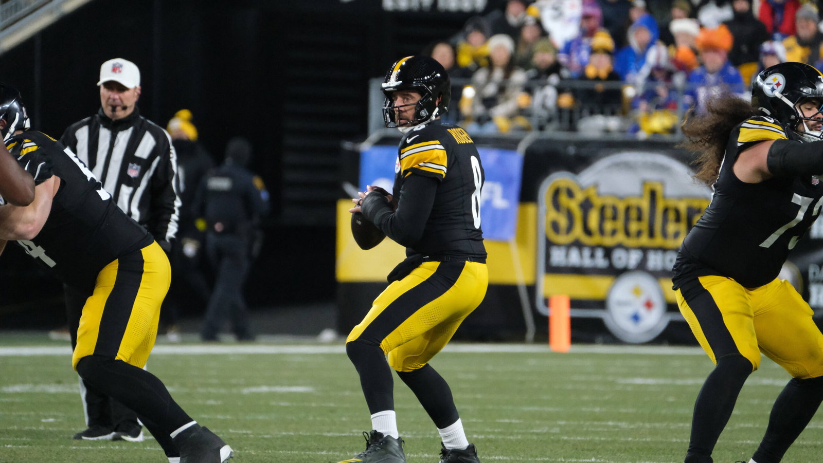 Aaron Rodgers Rips Into Fellow Teammates as Fans Boo Steelers Players ...