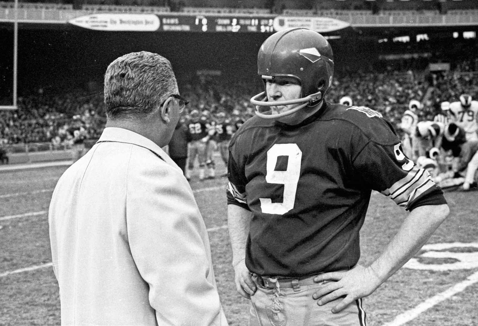 "Rest in Peace": NFL Community Left Distraught After HOF Passes Away ...